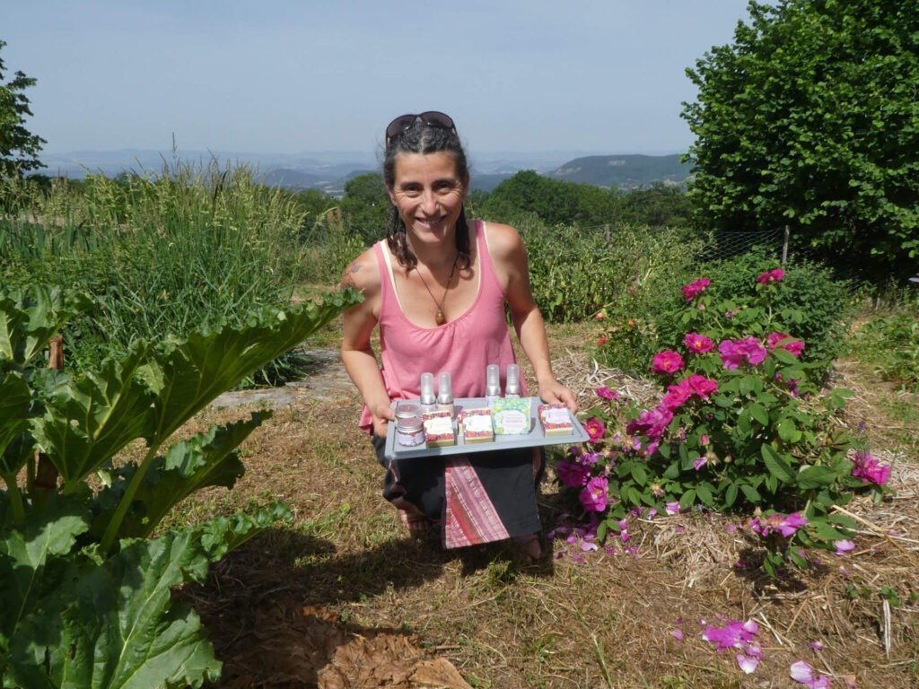 Des cosmétiques naturels à base de plantes à La Source des Fées ...